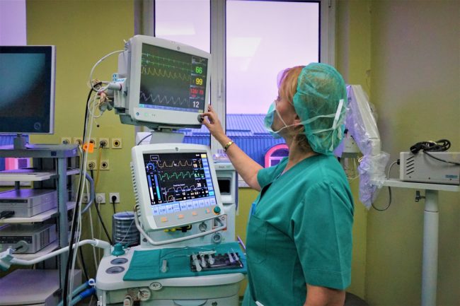 КЛИНИКАТА ЗА УВО, НОС И ГРЛО ДОБИ НОВА ОПРЕМА ЗА ХИРУРГИЈА НА СИНУСИ И ...