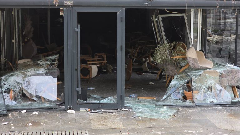 ДЕЛ ОД ВЧЕРА УАПСЕНИТЕ 13 ПОЛИЦАЈЦИ НЕ СПРЕЧИЛЕ АКТИВИРАЊЕ НА ...