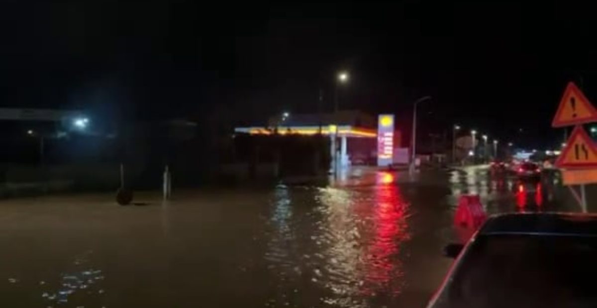 ПОПЛАВЕНИ КУЌИ И МАГАЦИНИ ПО ИЗЛЕВАЊЕ НА МАРКОВА РЕКА ВО СТУДЕНИЧАНИ ...